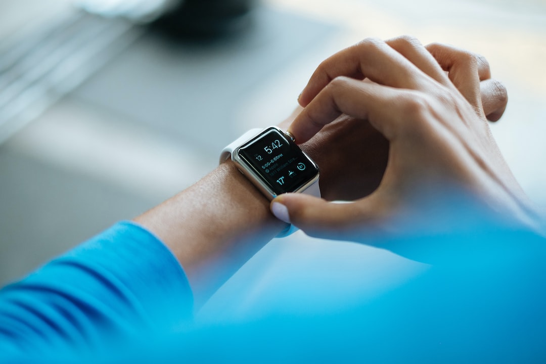 Top 5 Health Monitoring Features to Look for in a Smartwatch - Spade & Co